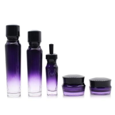 Cina Contenitori di vetro cosmetici d'imballaggio cosmetici porpora dell'insieme 50g 30g di 120ml 100ml 50ml in vendita