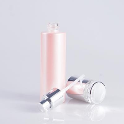 Cina Bottiglia cosmetica di vetro di verniciatura rosa della pompa di 100ml 3.4oz per la lozione di cura di pelle in vendita