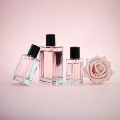 Cina 50ml di lusso profumano il vetro di Spary imbottigliano l'imballaggio di Skincare in vendita