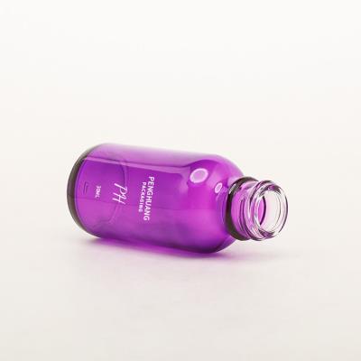 Cina bottiglia di olio essenziale di vetro dello spruzzatore di 30ml Amber Boston Bottle White Pump in vendita