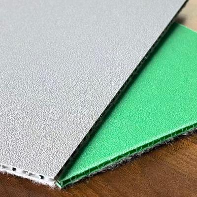 China Polypropylene Honeycomb Bubble Board With Felt Temporary Floor Protection Reusable Waterproof Durable Construction Site Covering Solution for sale