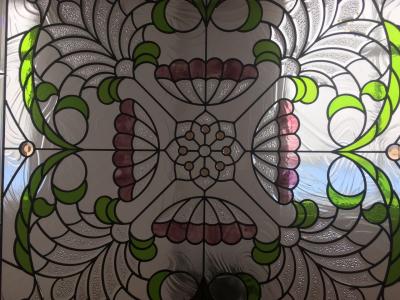 Cina Il pannello decorativo macchiato di vetro per lo zinco del nero della chiesa isolato/ha smussato/lucidato in vendita