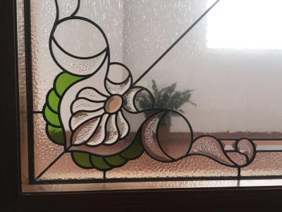 Cina Il pannello decorativo macchiato di vetro per lo zinco del nero della chiesa isolato/ha smussato/lucidato in vendita