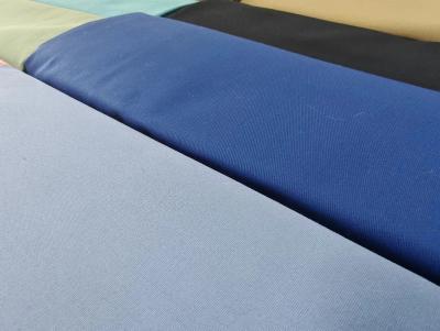 Cina 110*76 Densità Nuovo TC 65 35 Tessuto di poplin con tasche e rivestimento di fogli iridescenti in vendita
