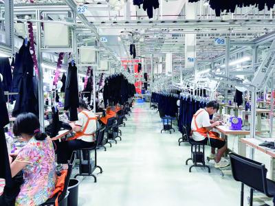 Cina Lavorare in squadra con la felpa di corsa a misura Pullover a zip a prova di vento con design in poliestere di cotone in vendita