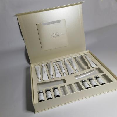 中国 注文磁気閉鎖の折りたたみのペーパー ギフト用の箱のマットのラミネーションPMS色 販売のため
