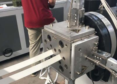 Cina Linea di produzione di plastica di profilo del PVC con l'estrusore a vite gemellato girante di parallelo di Co in vendita
