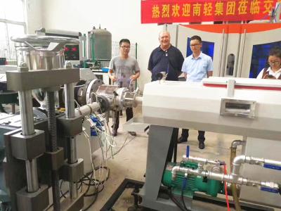 Cina I tubi di plastica del PE di Faygo pp che rendono ad espulsore Produciton a macchina allineano in vendita