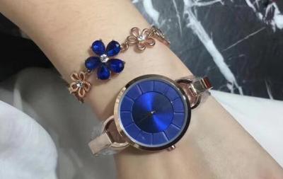 China Blue dial quartz watch Wrist Watch with blue flower bracelet Ladies' fashion watch for sale