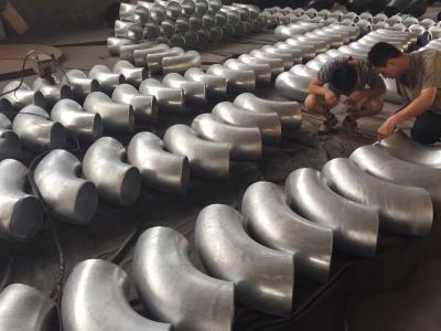 Cina I cappucci della saldatura di A234WPB STD ASTM A234WPB superficie nera della pittura di STD 1/2» hanno forgiato le tecniche in vendita