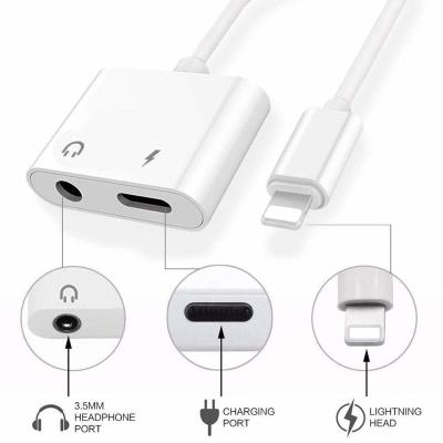 Cina Audio aus. del doppio 2 In1 all'adattatore 65g del separatore del trasduttore auricolare di 3.5mm in vendita