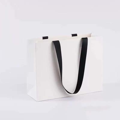 China Recyclable Flat Handle Paper Bag White / Black / Pink / Orange Shopping Gift Bag for sale
