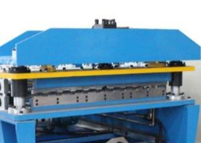 Cina Multi rotolo trapezoidale dello strato di Rib Wall Roof PPGI che forma automaticamente il lavoro della macchina in vendita