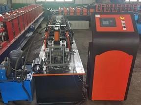 Cina Rotolo della stecca dell'otturatore del rullo che forma macchina con progettazione di goffratura su misura in vendita
