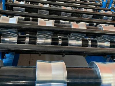 China Trapeziumvormige tegel Dubbellaagse rolvormmachine Lange spandak Te koop