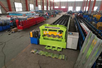 Cina Rotolo della piattaforma del metallo di controllo automatico che forma macchina con 10 - 20m/Min in vendita