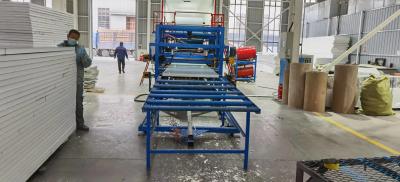 China De rotswol isoleerde 0.3mm Sandwichcomité Broodje Vormt Machine Te koop