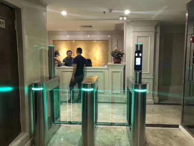 Китай 60hz ворота барьера качания биометрической карты распознавания лиц RFID блока развертки кода турникета QR стеклянные продается