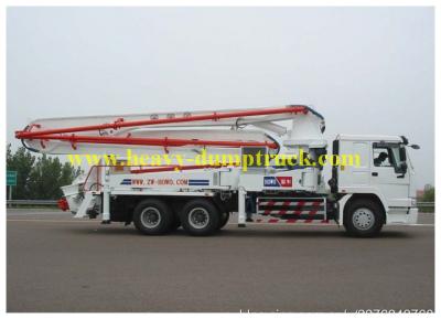 中国 6x4 HOWO のシャーシ、125m3/h 出力が付いているトラック 38 メートルの具体的なポンプ 販売のため