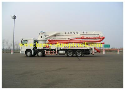 中国 Sinotruk HOWO の具体的なポンプは保証が付いているトーゴのための 48m 操作の高さをトラックで運びます 販売のため