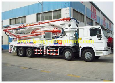 中国 52M 操作の高さの新しい条件の Sinotruk HOWO の具体的なポンプ トラック 販売のため