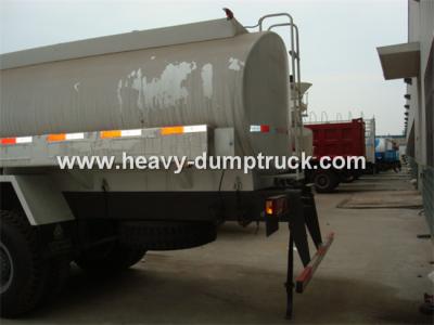 Cina Camion di serbatoio di combustibile di SINOTRUK HOWO 4x2 13 CBM con il sistema di frenatura di Waboc e la cabina HW70 in vendita