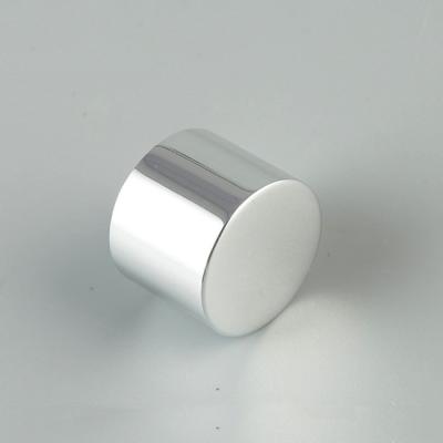 Cina LA PORTATA di FDA ha certificato i tappi di bottiglia d'argento brillanti di 24/410 di metallo con la fodera del PE in vendita