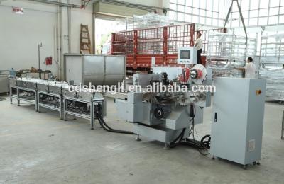 China Elektrisch aangedreven dubbel draaiende snoep-chocolademachine voor snoepverpakkingslijn Te koop