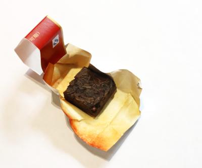 中国 デザイン付きの自動茶ブロック紙包装機 販売のため