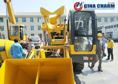 Cina Mini auto che carica la struttura compatta del camion della betoniera con la capacità del tamburo 2300L in vendita