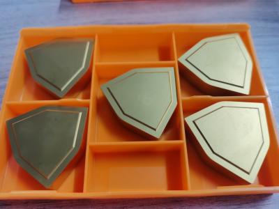 China Schwarz-gelbe Wolframkarbid-Einsätze für langlebige und präzise Drehung zu verkaufen