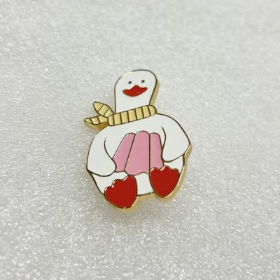 China Cute Duck Enamel Pin, Zinc Alloy Cartoon Duck Lapel Pin with Scarf for sale