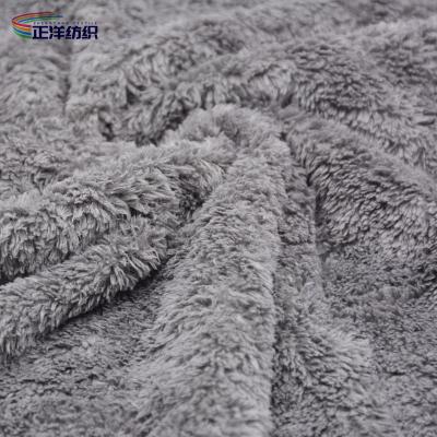 Cina Asciugamano di pulizia lavante Edgeless lanuginoso riutilizzabile del panno di pulizia 500GSM 40X40CM Microfiber in vendita