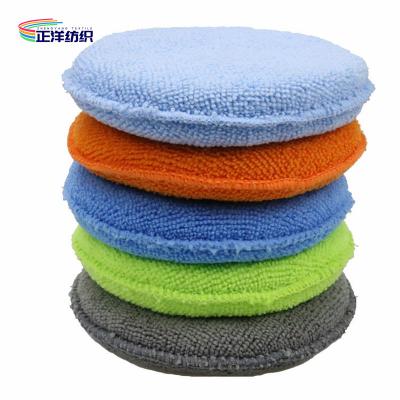 Cina multi colore 17g di 125mm intorno alla spugna di lucidatura dell'automobile di Microfiber con la tasca del dito in vendita