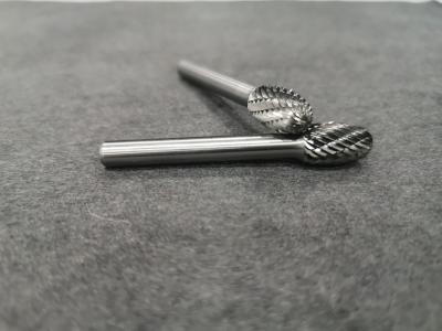 中国 HARD HEAD TUNGSTEN CARBIDE BURRS LONG LIFE RPM10000-20000 BURRS 販売のため