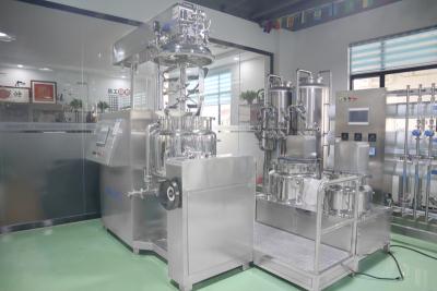 中国 100L化粧品のクリームはミキサーの油圧持ち上がる真空の乳状になるミキサーを均質にする 販売のため