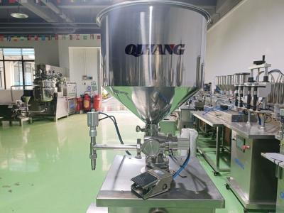 Cina Macchina di rifornimento quantitativa dell'olio da tavola della salsa del manzo del liquore della pasta di rifornimento testa elettrica della macchina della singola in vendita