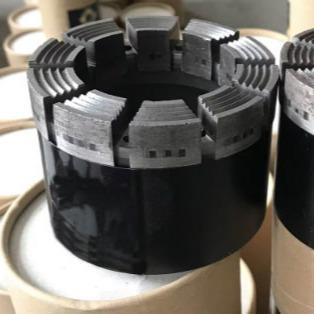 China Geïmpregneerde diamantkern bit BQ NQ HQ PQ met standaard aangepaste draad voor verschillende formaties Te koop