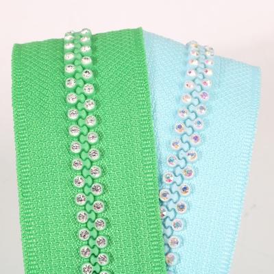 China Green Double Row #3 #5 #8 #10 Diamond Zippers Teeth Run Smoothly for sale
