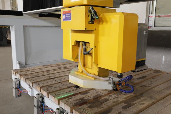 Quality Stone CNC Cutting Machine with 90 Degree Chamfering and 3200*2000mm Worktable for sale