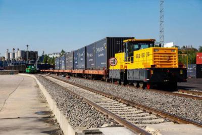 中国 HTRR121鉄道道路トラクター 輸入カミンズエンジンをカスタマイズすることができます 販売のため