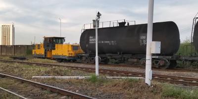 Cina Trattore a doppio uso per ferrovia e strada di tipo HTRR113 che utilizza motori di marchi di fama internazionale in vendita