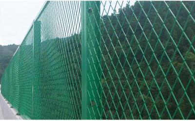 Cina Recinzione a maglia metallica galvanizzata in polvere rivestita anti-abbagliamento per autostrade in acciaio inossidabile in vendita