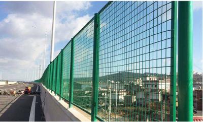 Cina Recinzione a maglia metallica galvanizzata in polvere rivestita anti-abbagliamento per autostrade in acciaio inossidabile in vendita
