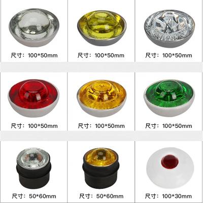 Cina Dimensioni personalizzate luce stradale a energia solare con nastro riflettente e energia solare in vendita