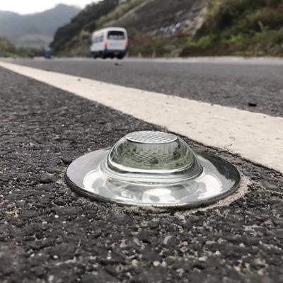 Cina Stud di sicurezza stradale di alluminio fuso con alto riflesso e incorporato in vendita