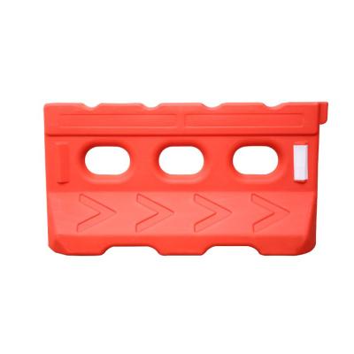 Cina Barriere stradali esterne piene d'acqua Traffico di plastica rosso Barriere stradali di sicurezza in vendita