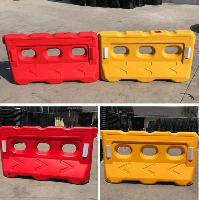 Cina Sito di costruzione Barriera stradale in plastica Barriera riempita d'acqua su misura in vendita