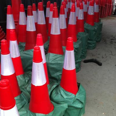 Cina Alta visibilità Coni di traffico stradale in PVC arancione Per le precauzioni di sicurezza stradale in vendita