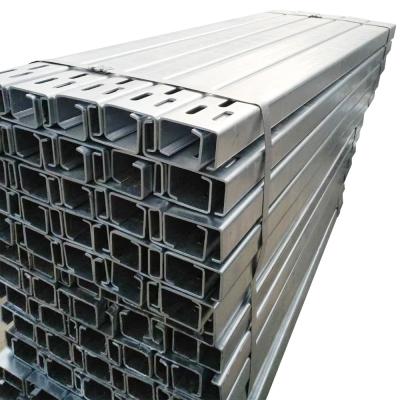 Cina Galvanizzato a caldo W Beam Highway Guardrail C Post o U Post con alta durata in vendita
